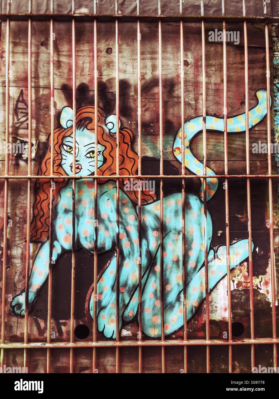 Graffiti street art cage hi-res stock photography and images - Alamy