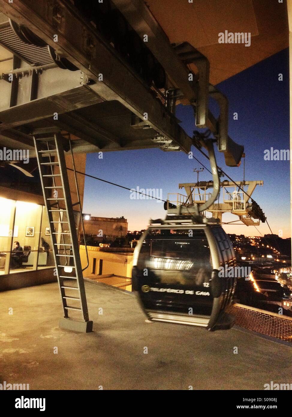 Teleferico de gaia gaia cable car hi-res stock photography and images ...