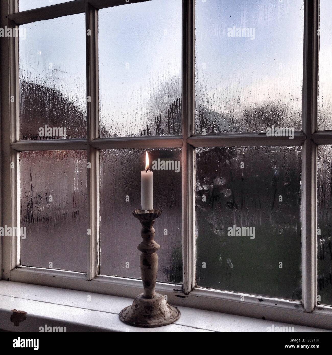 Candlelight at a window hi-res stock photography and images - Alamy