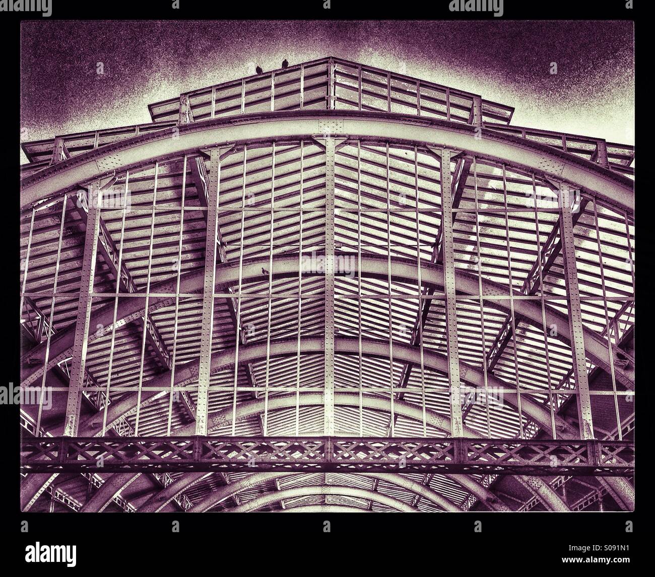 Span roof hi-res stock photography and images - Alamy