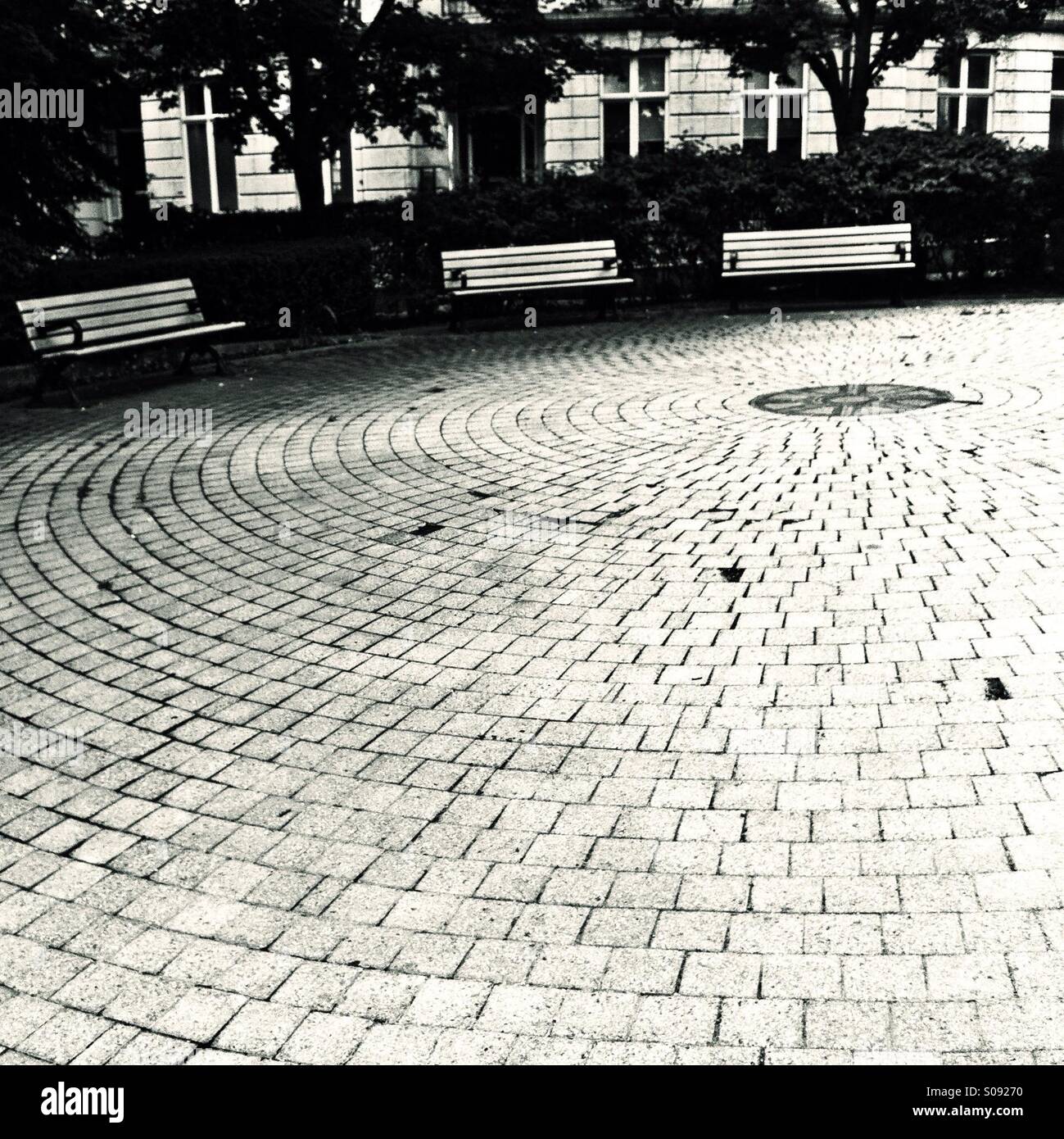 Empty circular bench hi-res stock photography and images - Alamy