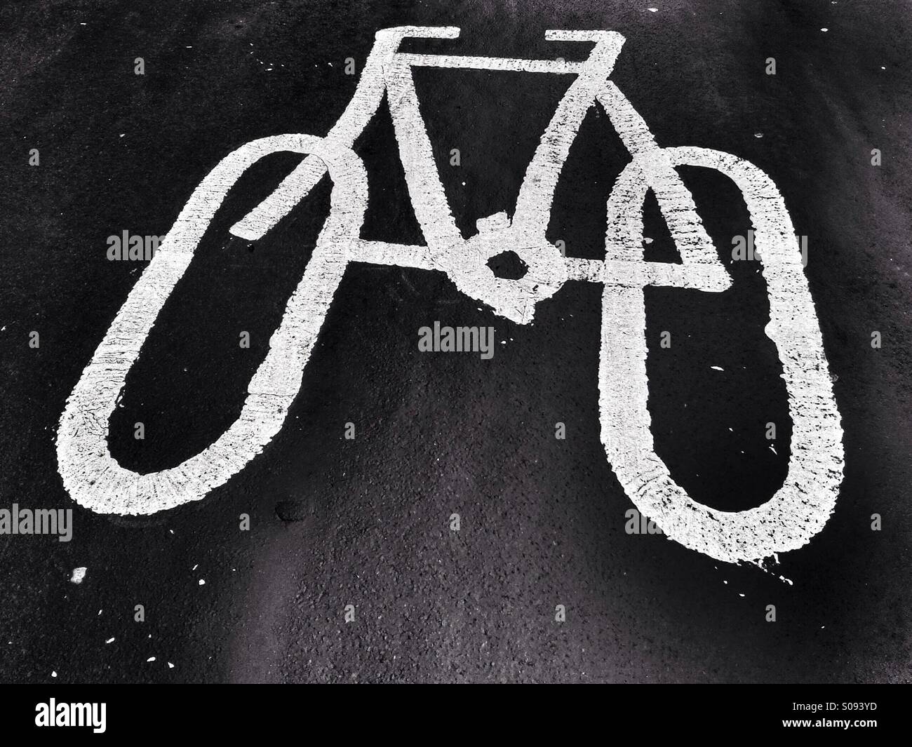 Cycle logo on road hi-res stock photography and images - Alamy