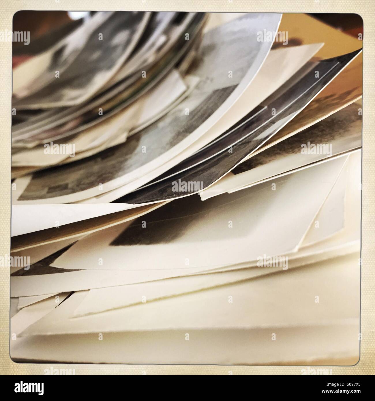 Stack vintage photographs hi-res stock photography and images - Alamy