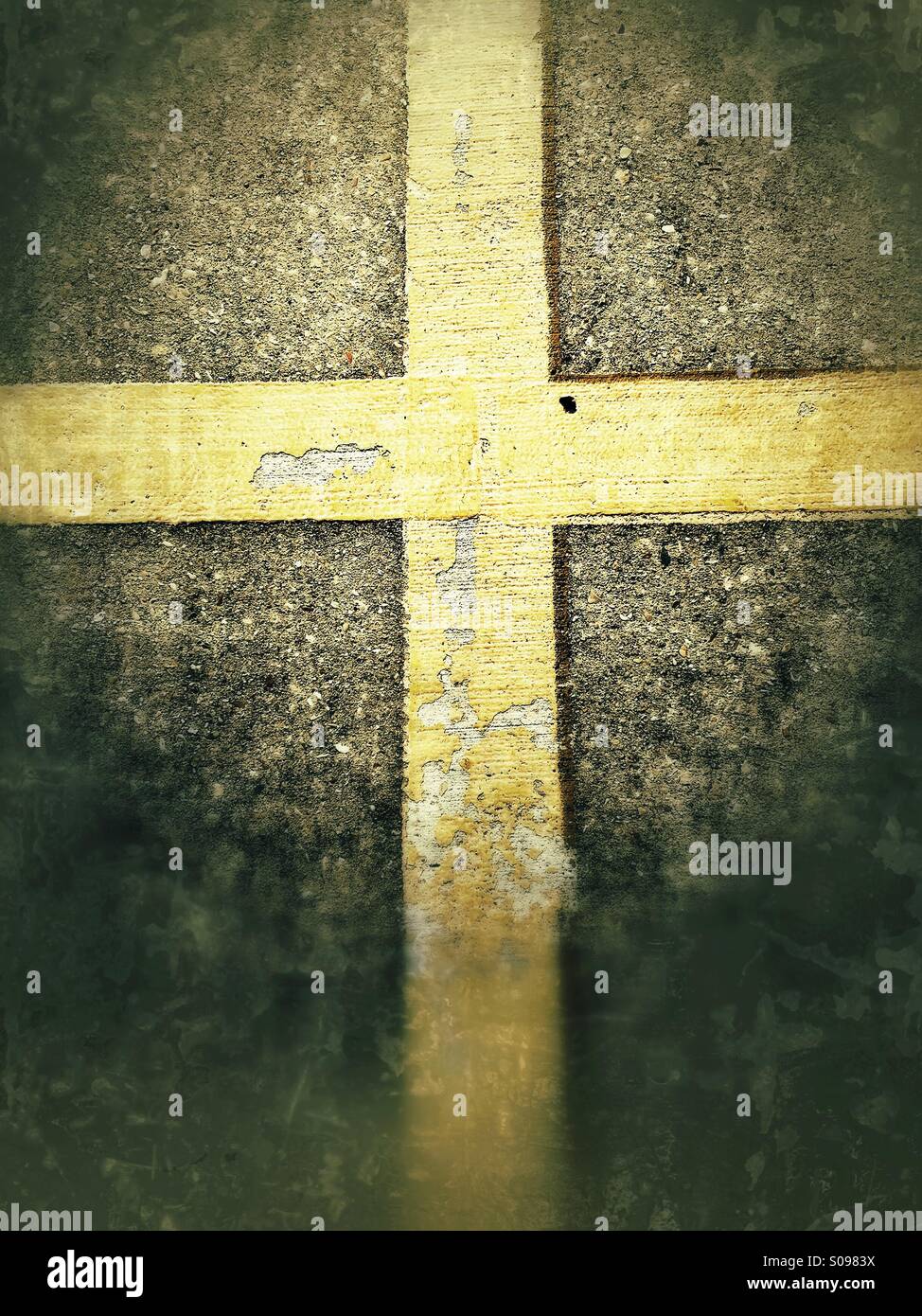 Yellow cross hi-res stock photography and images - Alamy