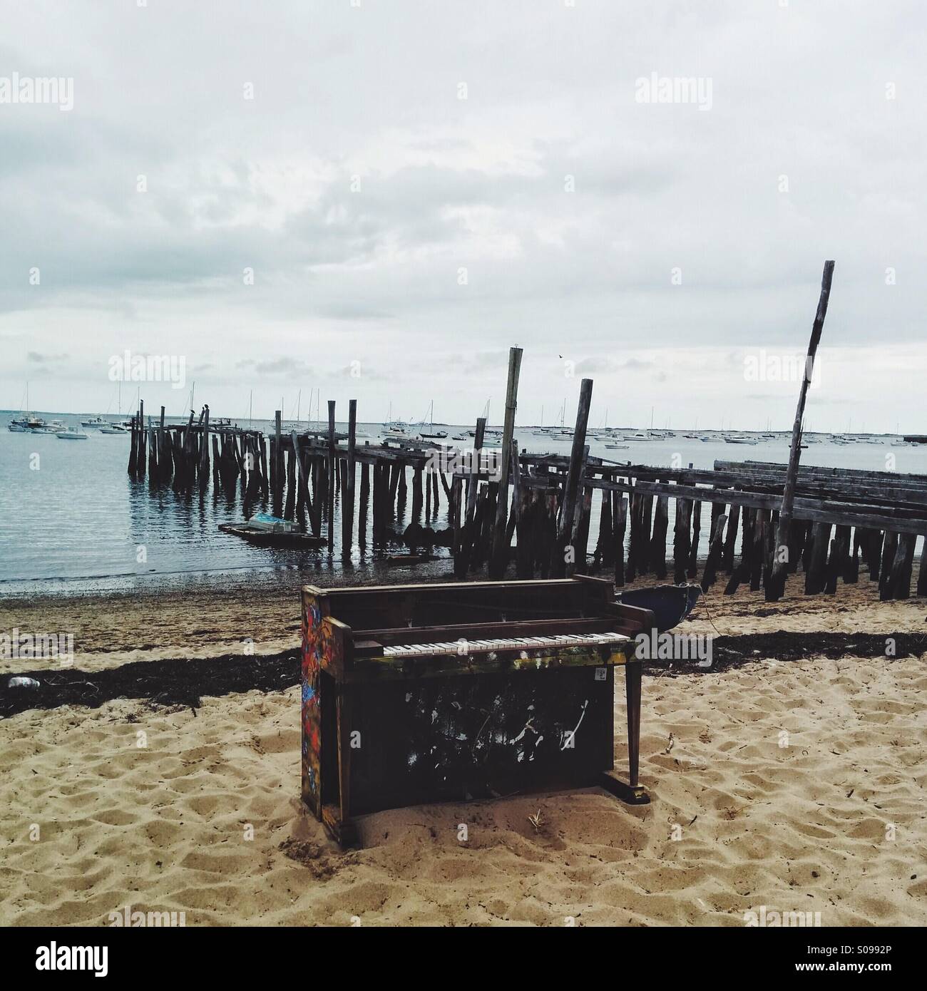 Beach piano hi-res stock photography and images - Alamy