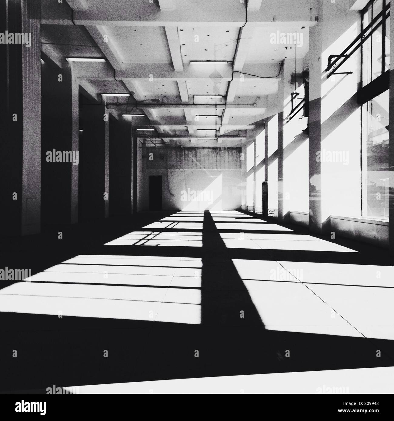 Empty warehouse windows hi-res stock photography and images - Alamy