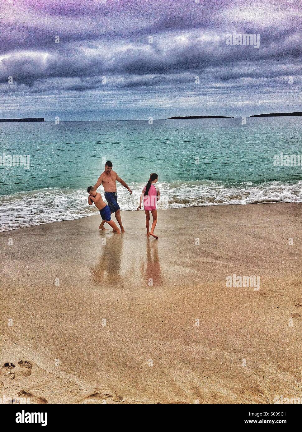Family australia beach hi-res stock photography and images - Alamy