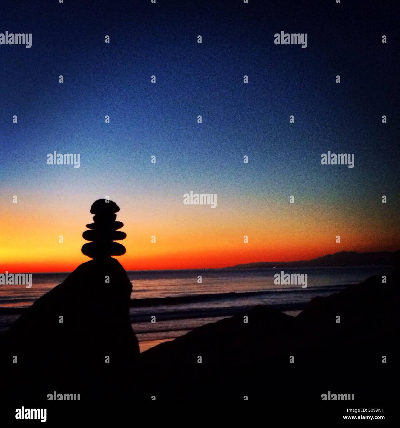 Balance rocks hi-res stock photography and images - Alamy