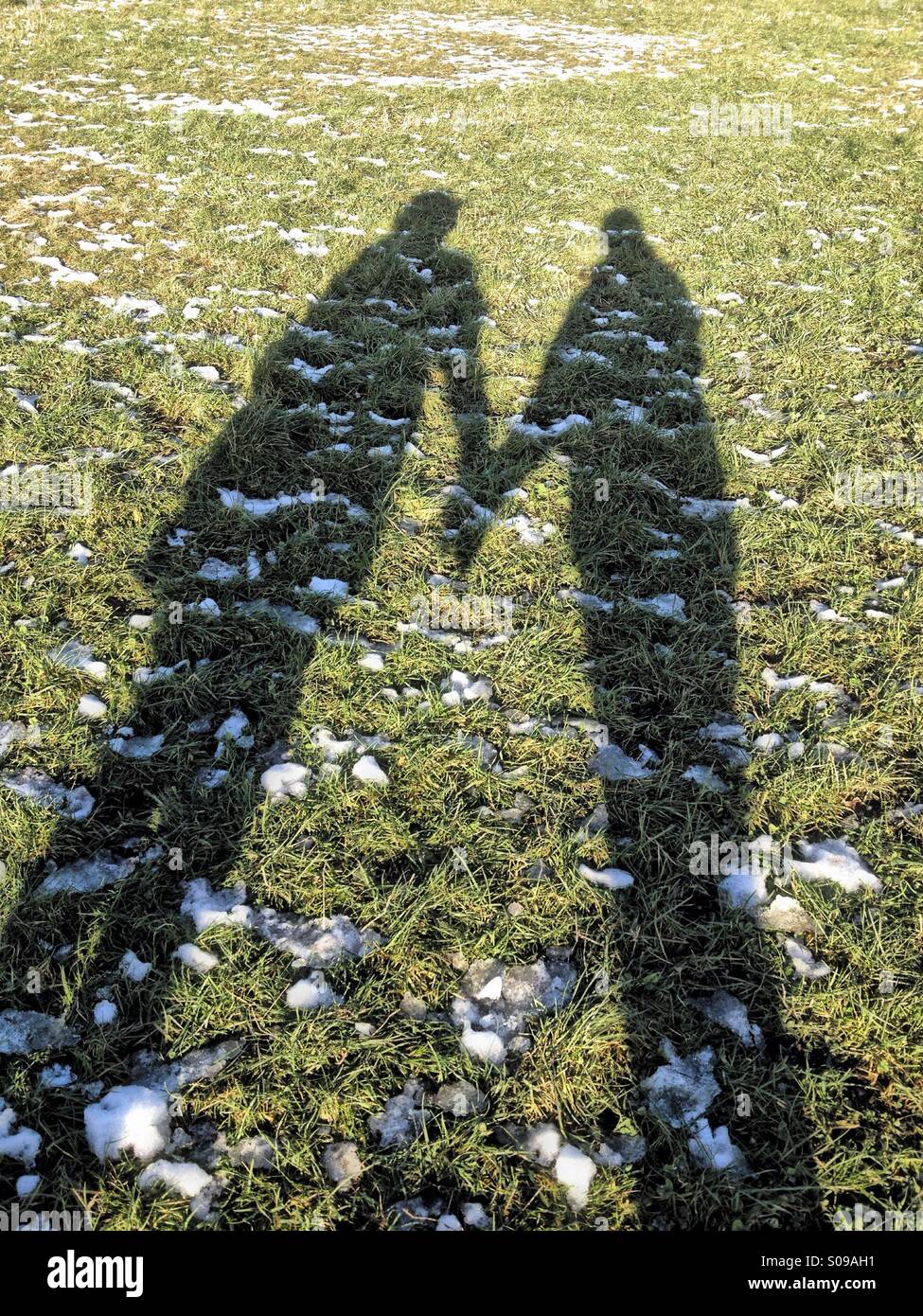 Shadow of two people holding hands Stock Photo - Alamy