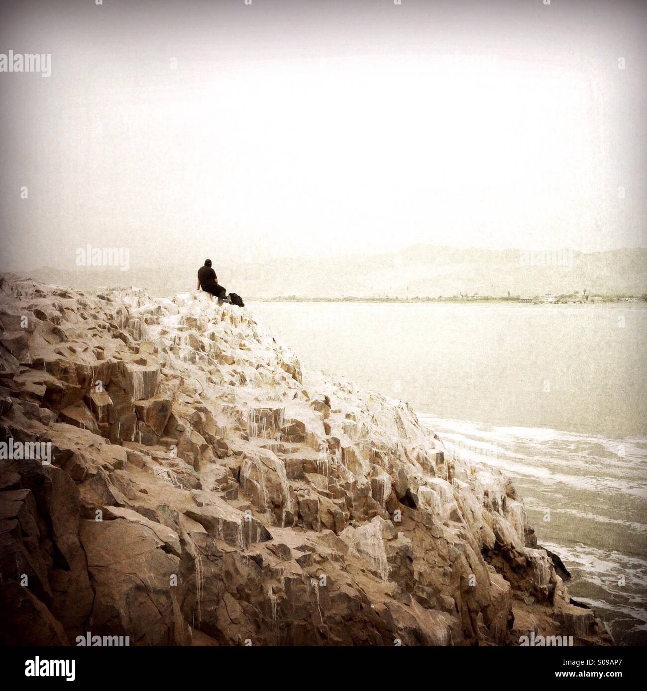 Man looking over Pacific Ocean Stock Photo - Alamy