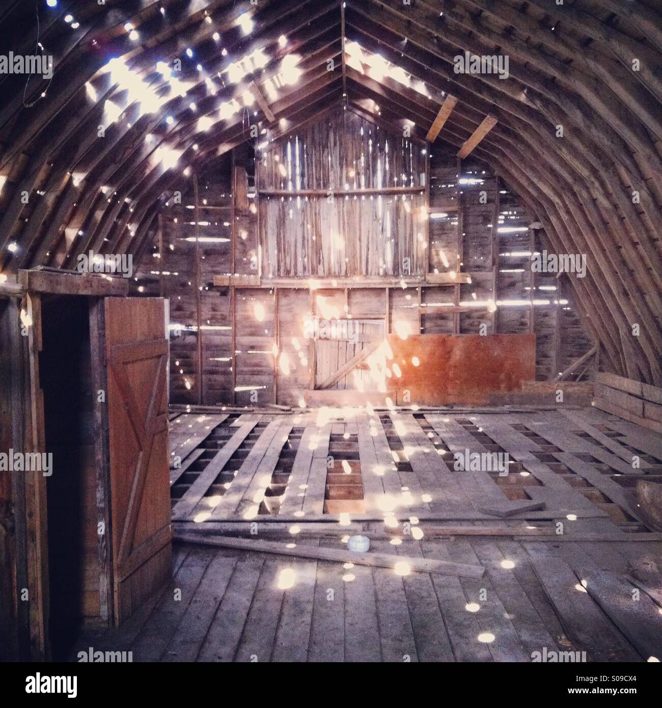 Empty barn hi-res stock photography and images - Alamy