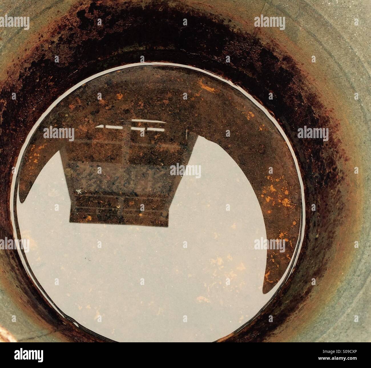 The rusty bucket hi-res stock photography and images - Alamy