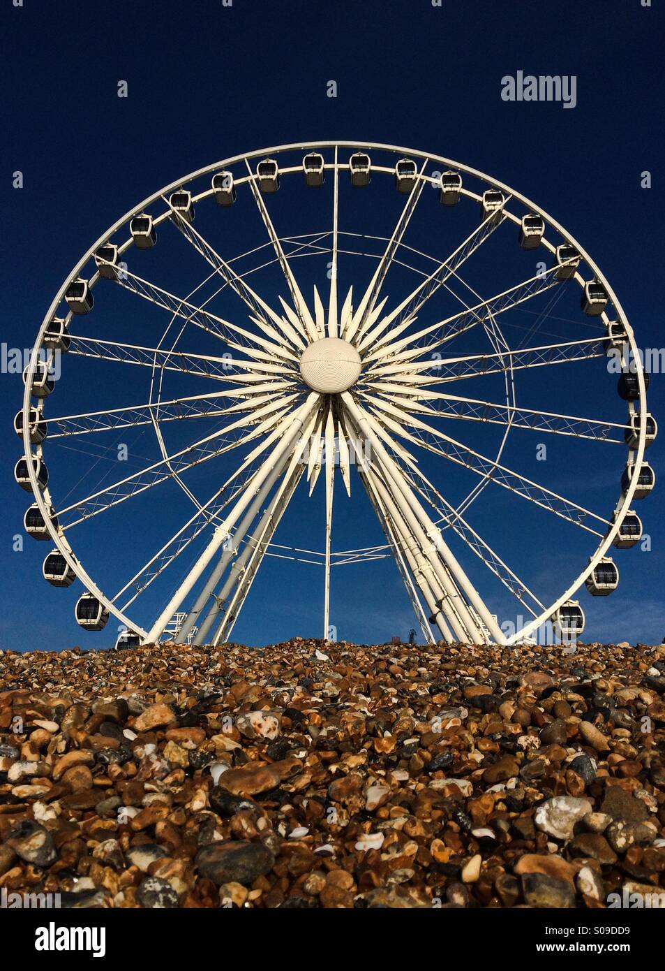 Brighton Wheel against a bright blue sky towers above above Brighton's ...