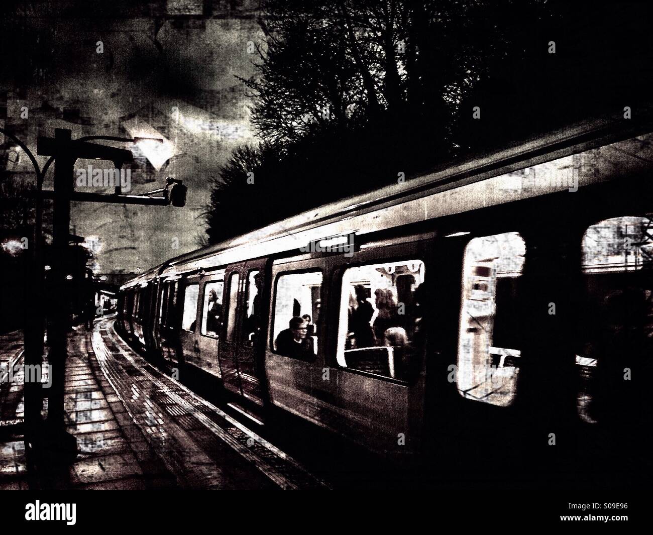 London underground night carriage hi-res stock photography and images ...