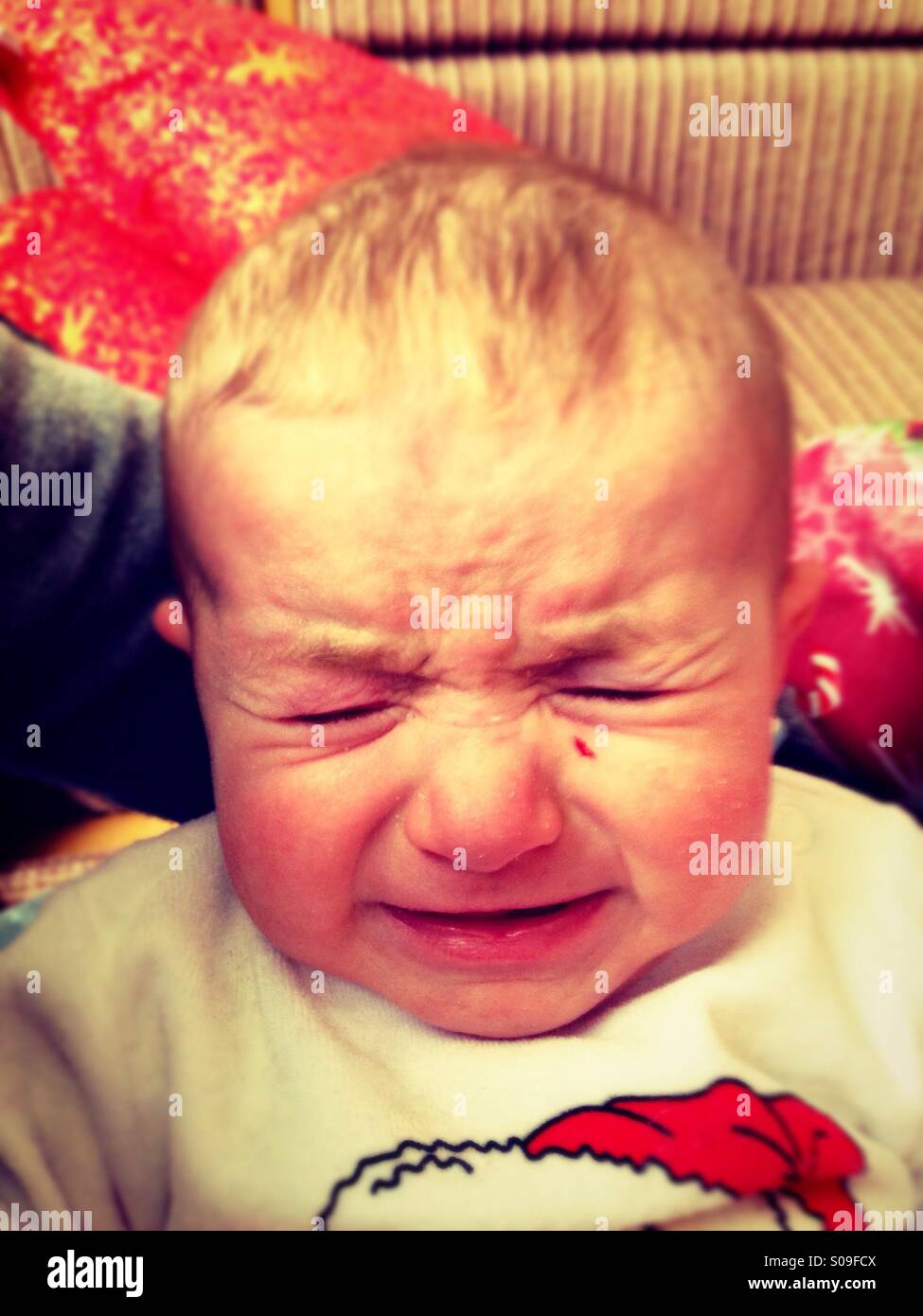 Cry kid hi-res stock photography and images - Alamy