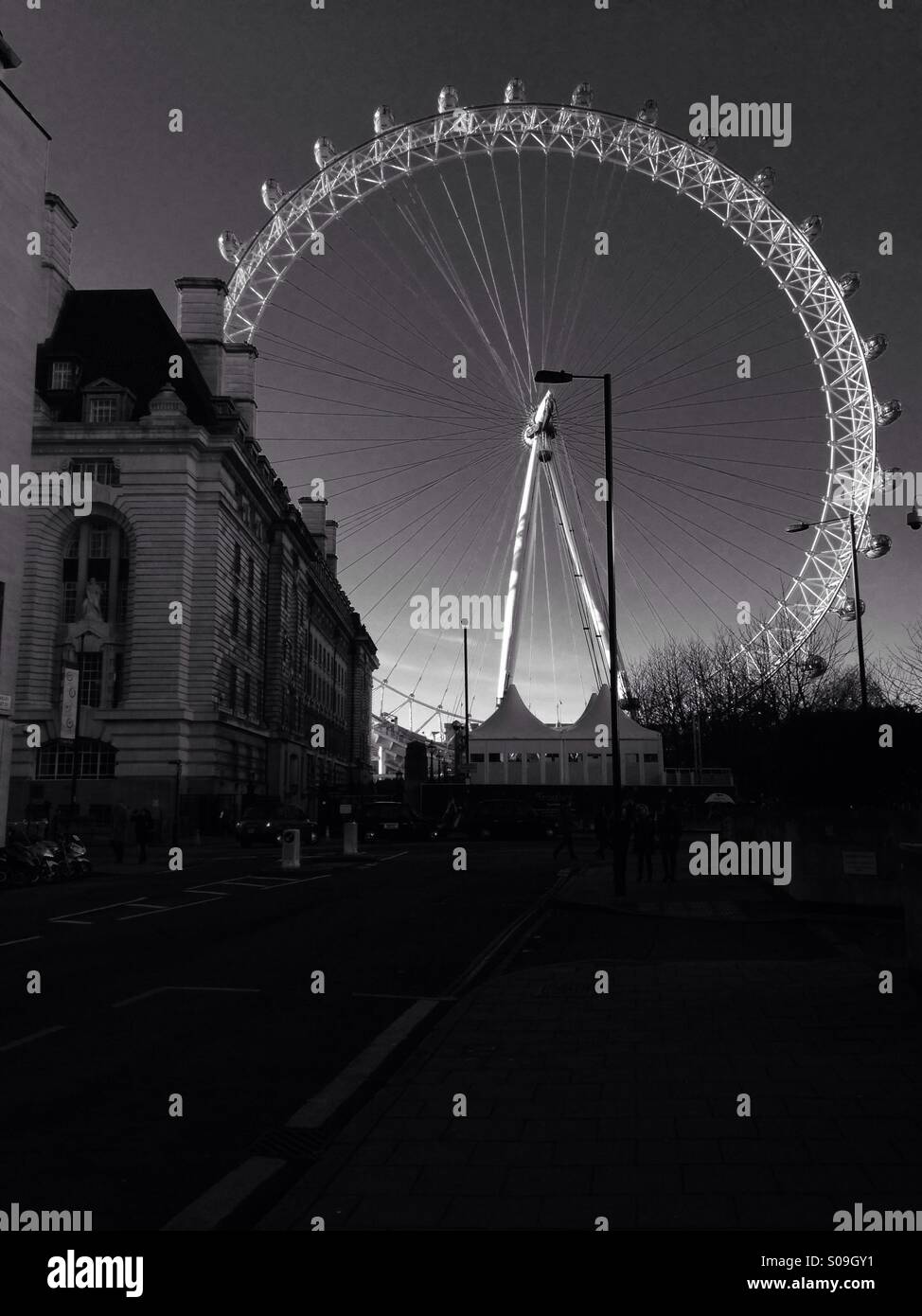 Millennium wheel in black & white Stock Photo - Alamy