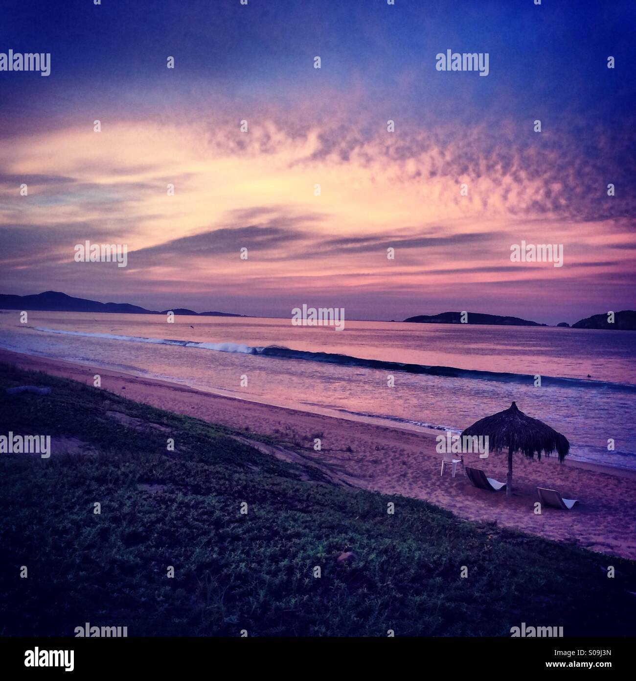 Mexican palapa hi-res stock photography and images - Alamy