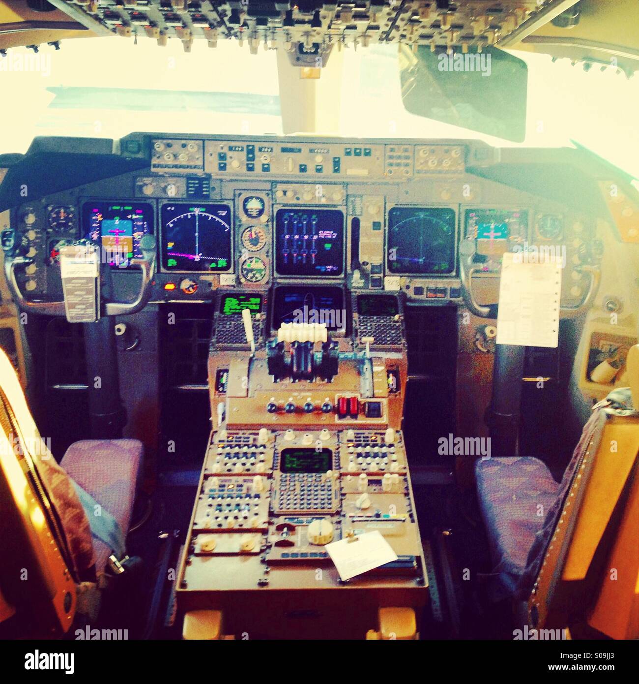 Boeing 747 cabin hi-res stock photography and images - Alamy