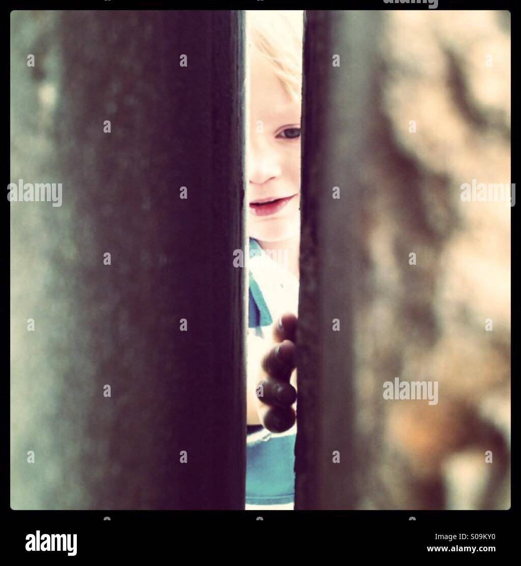 Through a gap hi-res stock photography and images - Alamy