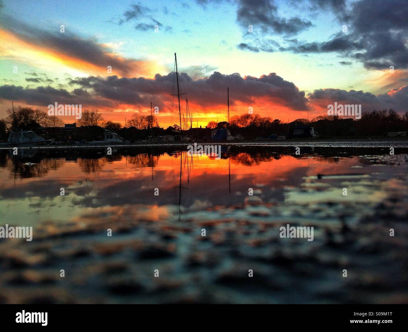 Reflections in a puddle hi-res stock photography and images - Alamy