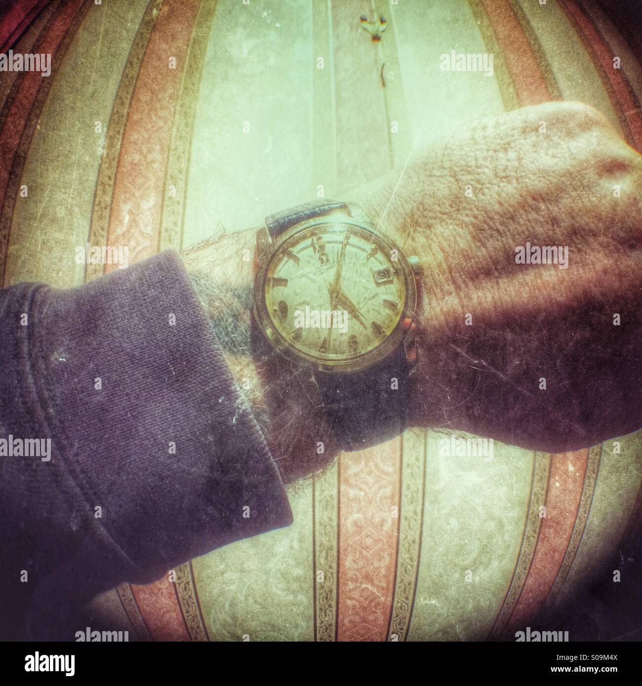 Five o clock hi-res stock photography and images - Alamy