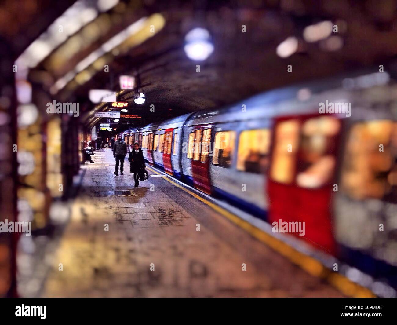 Tube platform london hi-res stock photography and images - Alamy