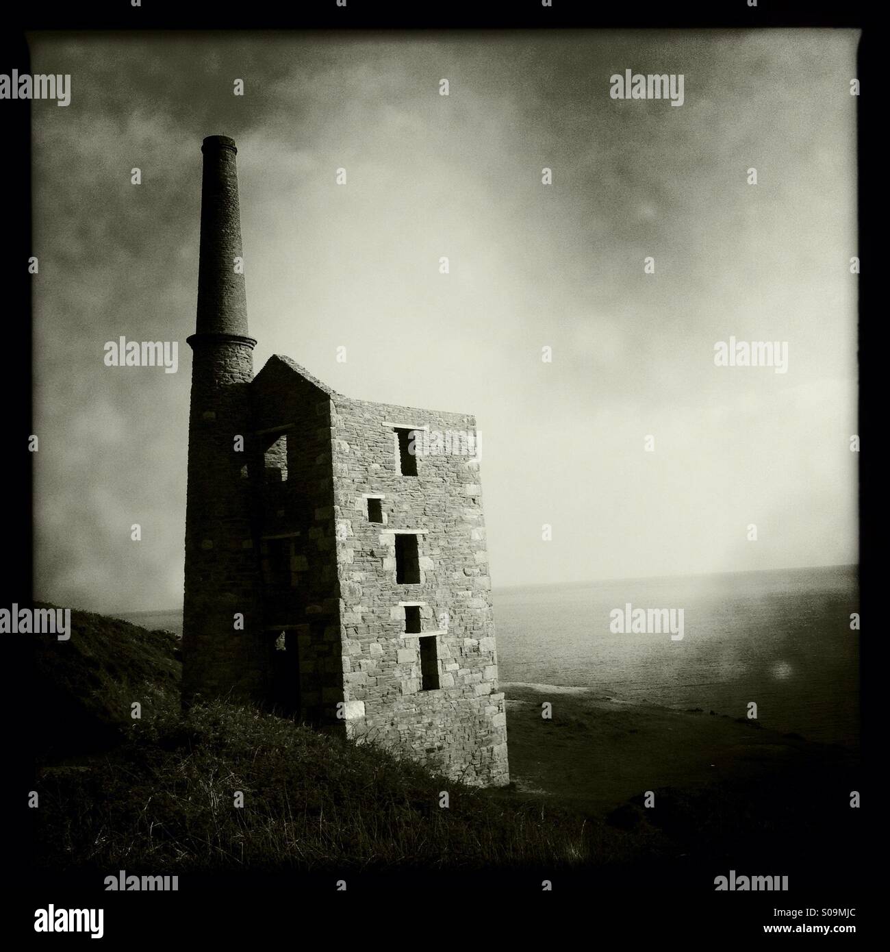 Engine house of a mine in cornwall, UK Stock Photo - Alamy