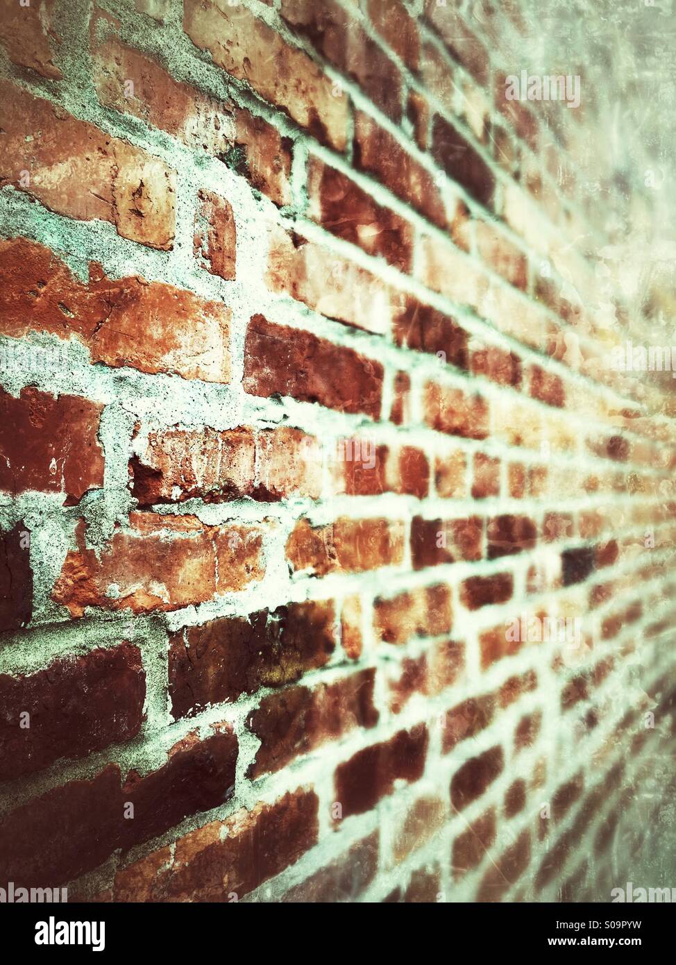 Receding brick wall hi-res stock photography and images - Alamy
