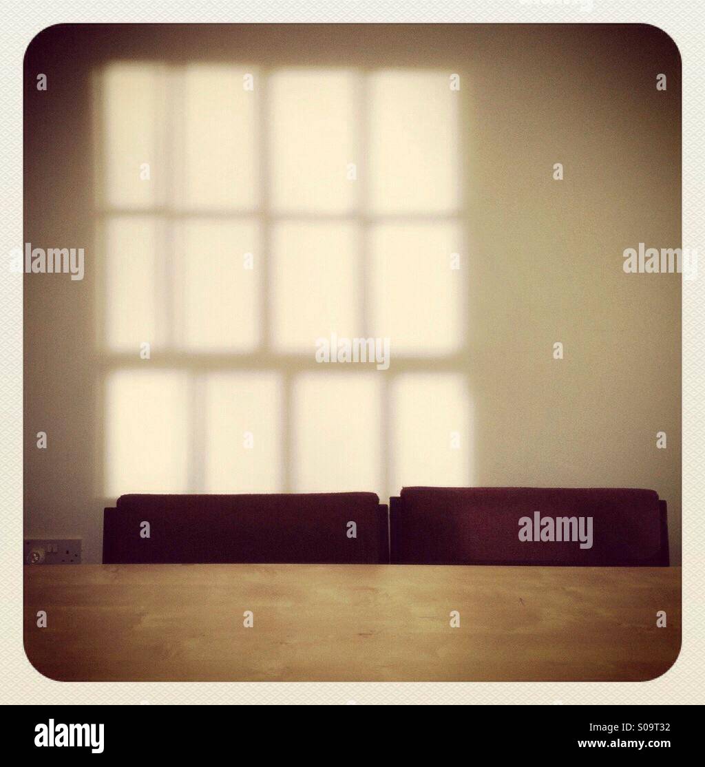 Light behind window hi-res stock photography and images - Alamy