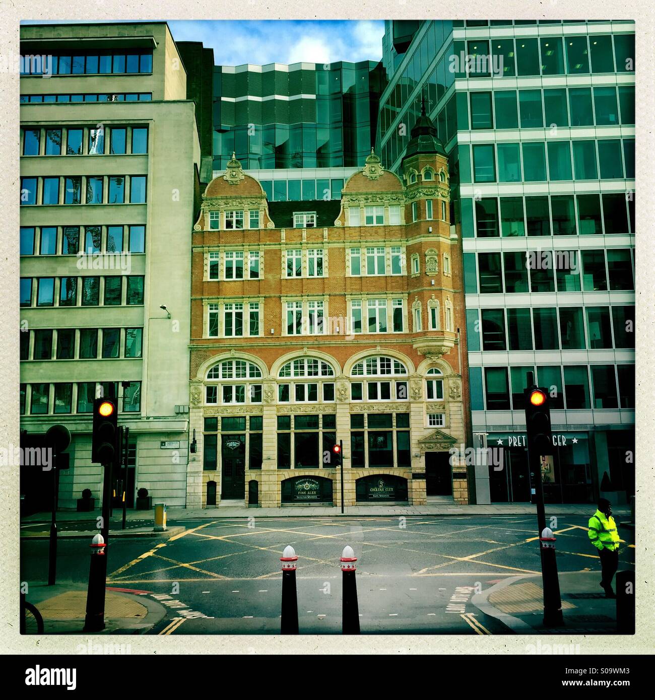 Crowded building hi-res stock photography and images - Alamy