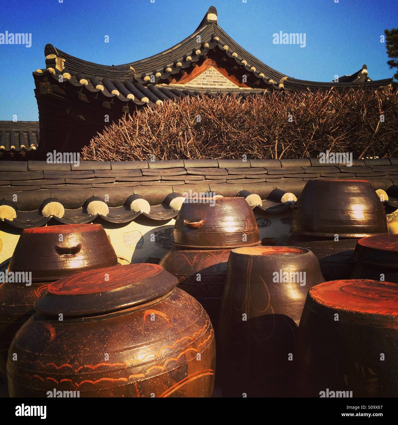 Onggi kimchi hi-res stock photography and images - Alamy