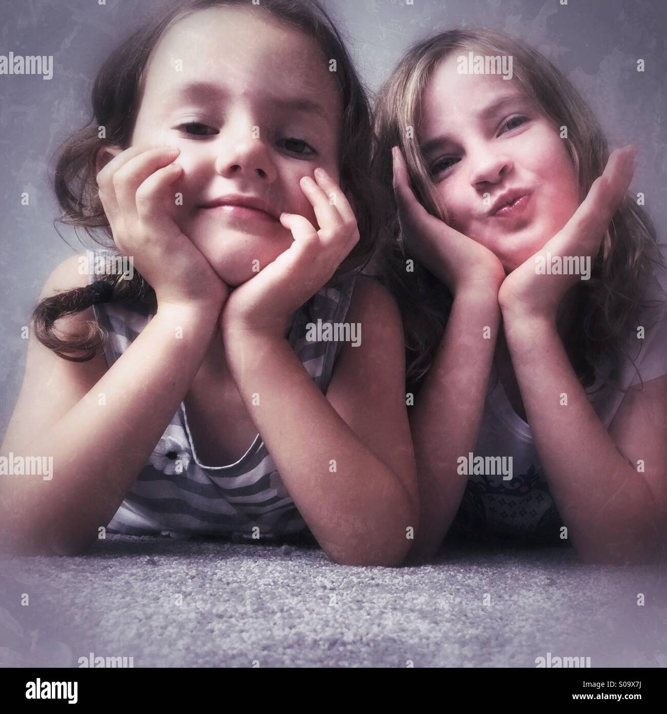 Two girls portrait hi-res stock photography and images - Alamy