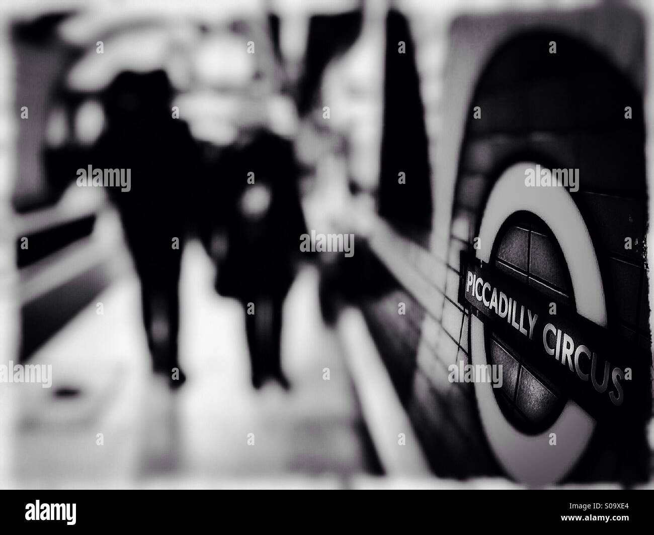 Piccadilly circus roundel hi-res stock photography and images - Alamy