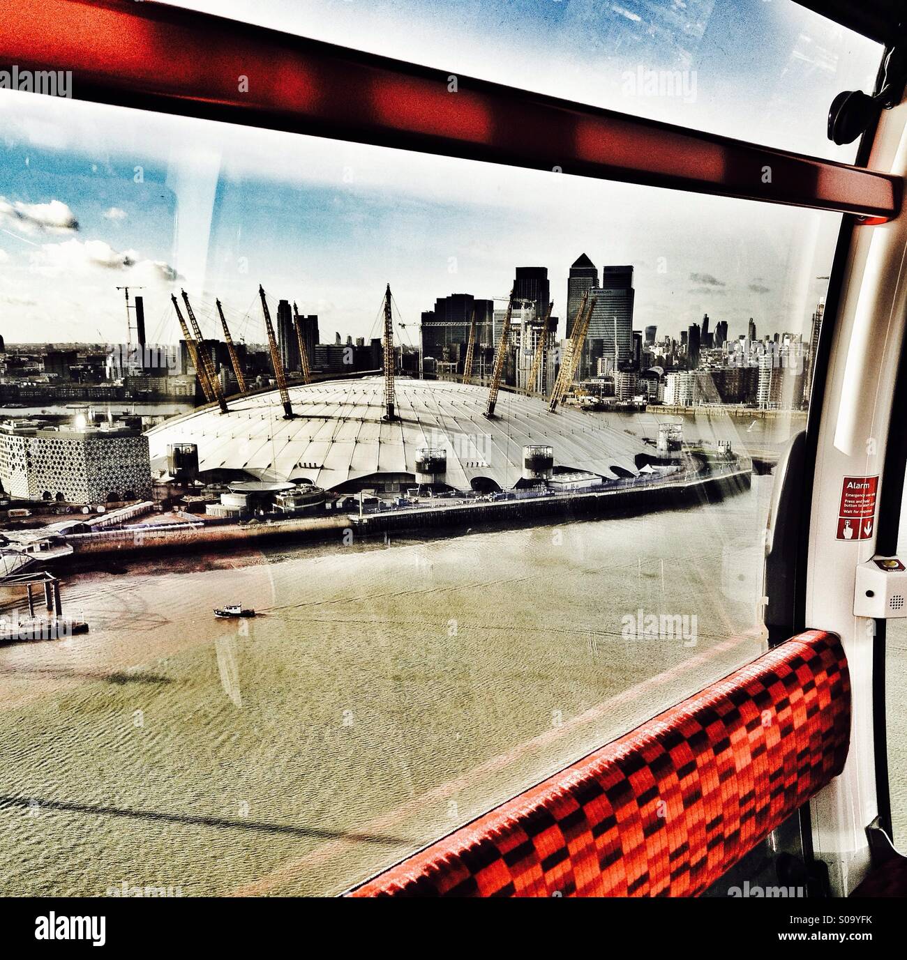 Emirates cable car london o2 hi-res stock photography and images - Alamy
