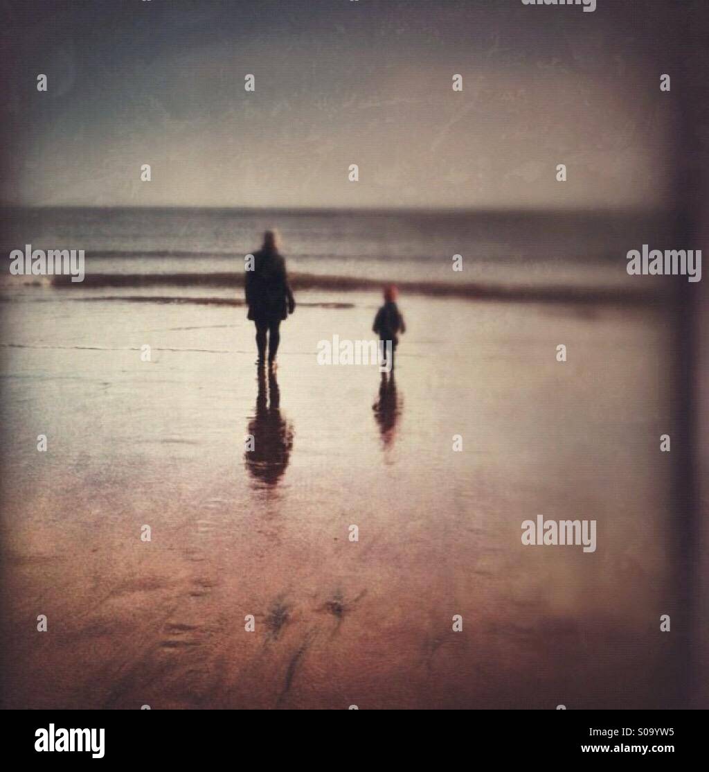 Staring at ocean hi-res stock photography and images - Alamy