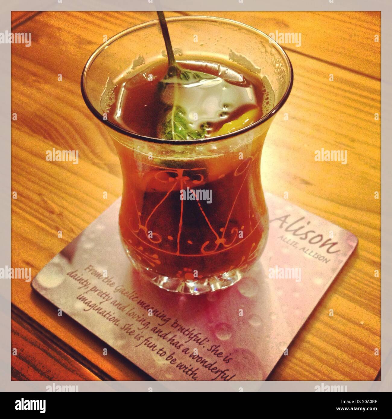 Arabic green tea with mint Stock Photo - Alamy