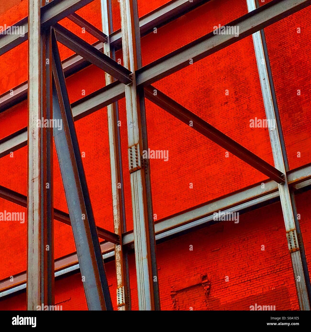 Red scaffold hi-res stock photography and images - Alamy