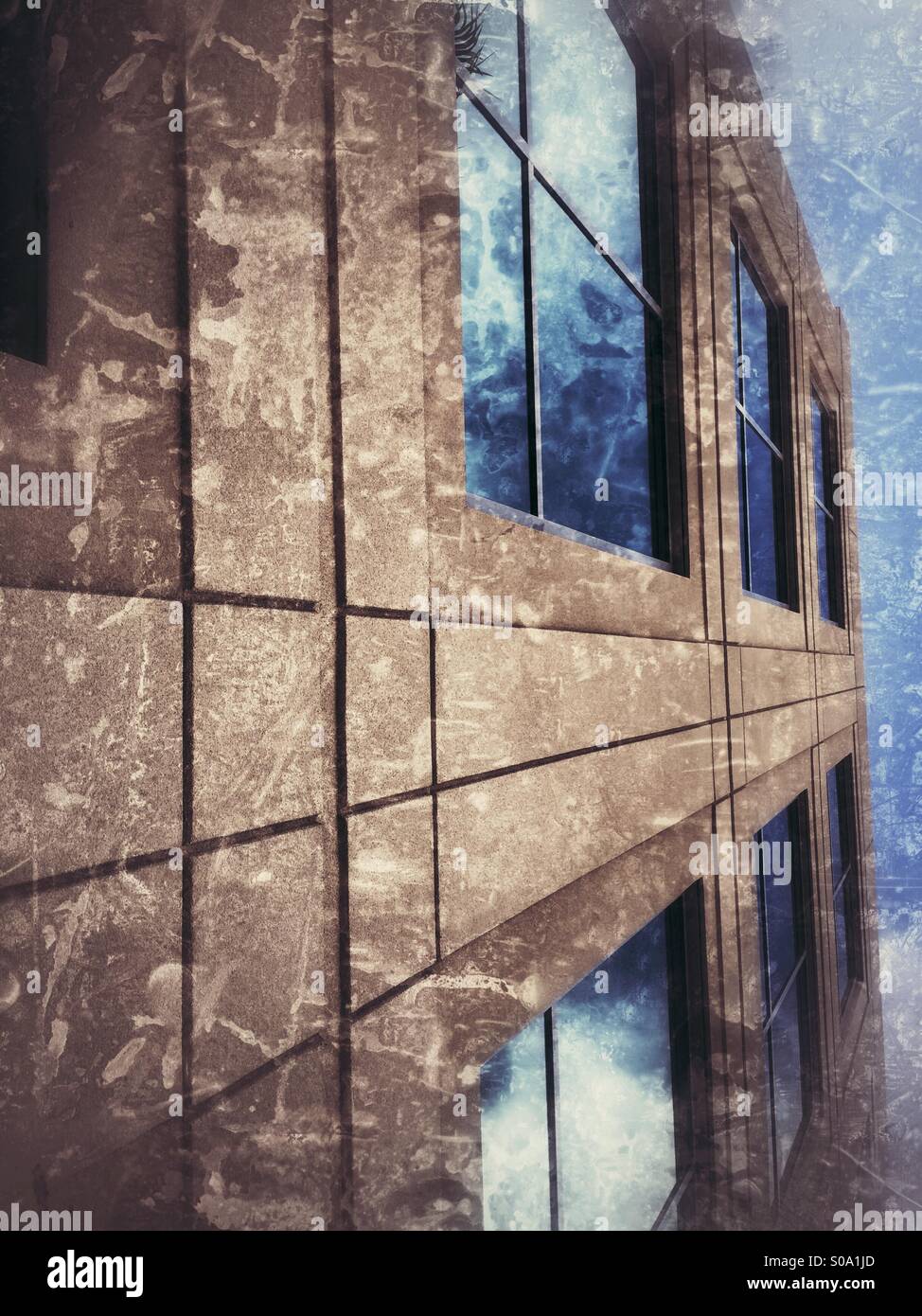 Tall glass building windows hi-res stock photography and images - Alamy