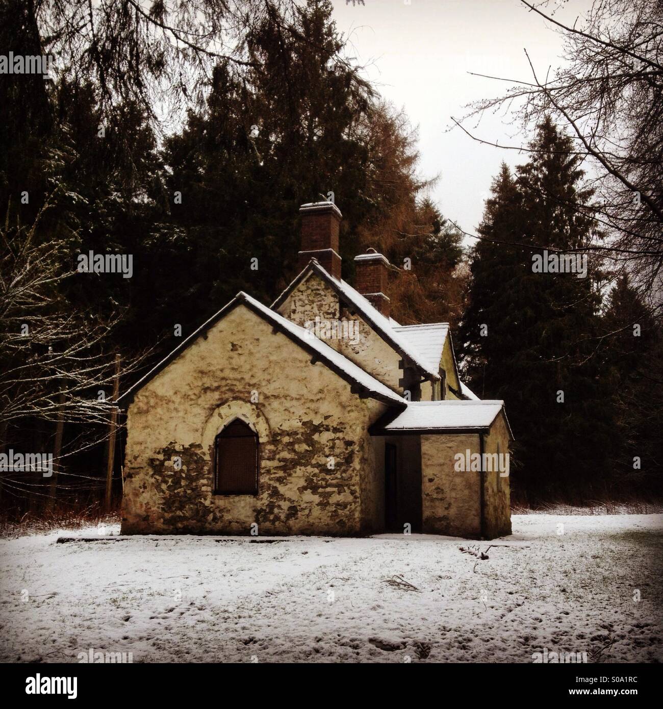 Spooky house hi-res stock photography and images - Alamy