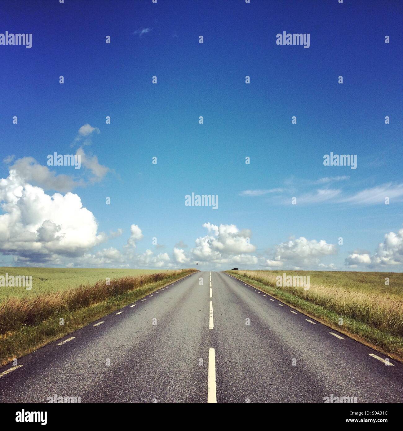 Centerline road hi-res stock photography and images - Alamy