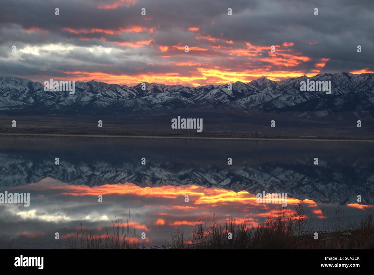 Snowy city at sunset hi-res stock photography and images - Alamy