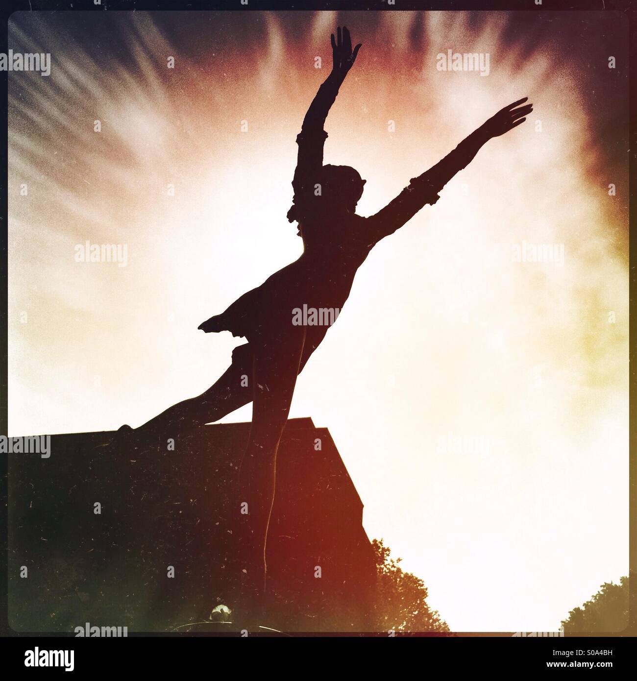 Dancing female statue hi-res stock photography and images - Alamy