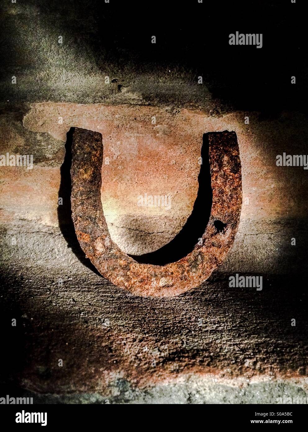 Rustic horseshoe hi-res stock photography and images - Alamy