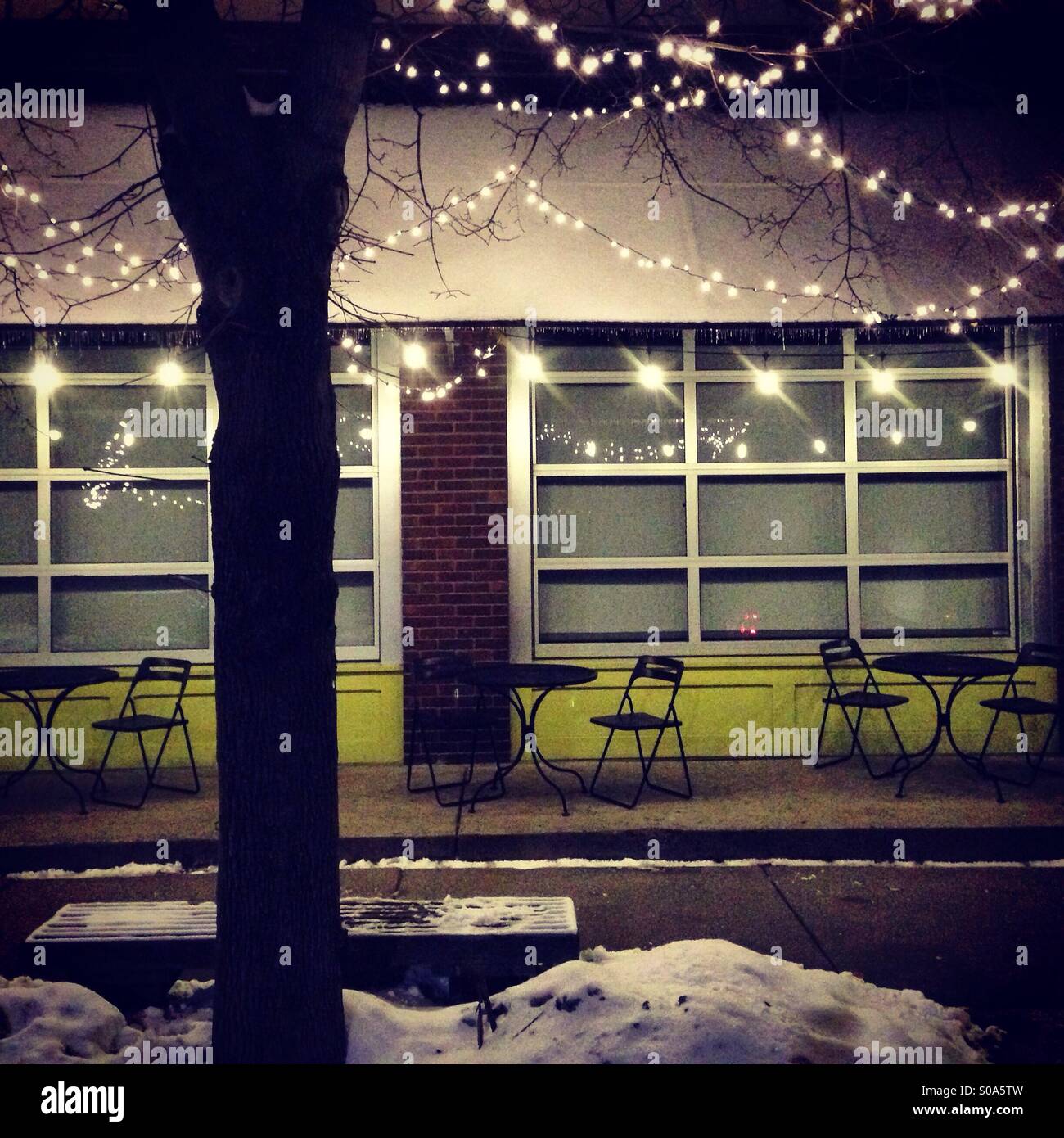 Empty cafe night hi-res stock photography and images - Alamy