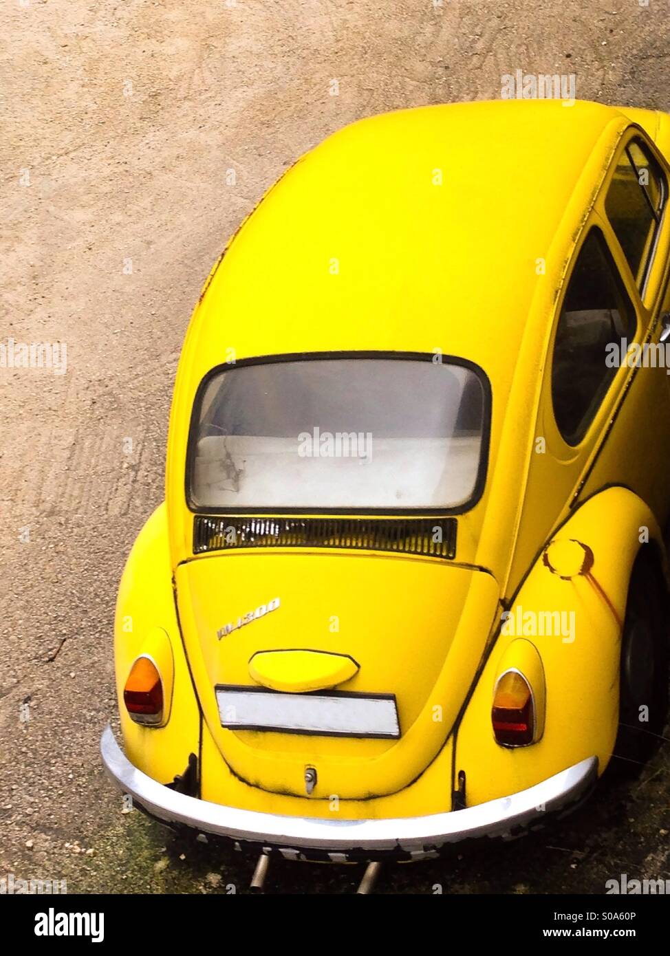 Rusty yellow Volkswagen beetle car Stock Photo - Alamy
