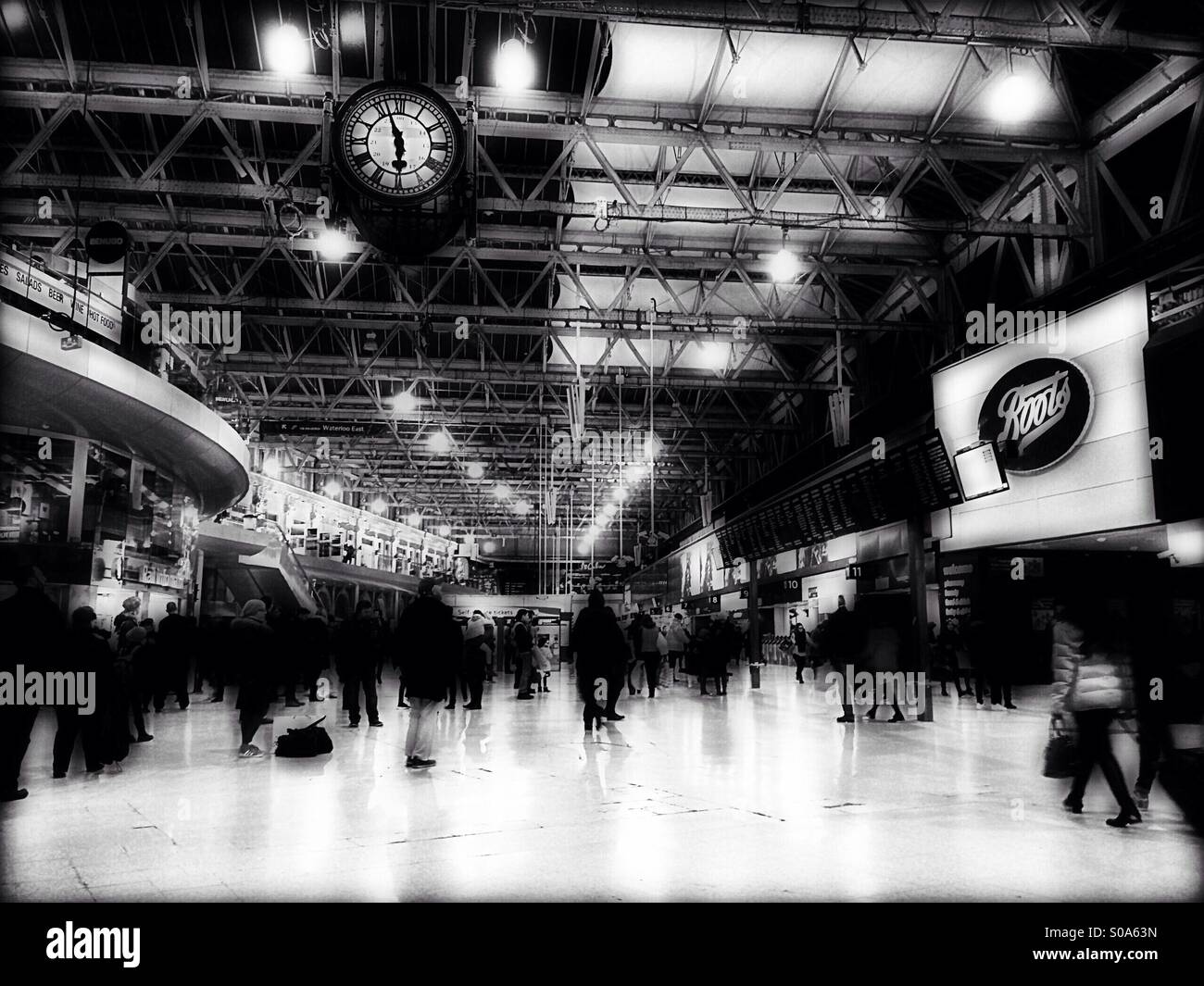 Inside waterloo station hi-res stock photography and images - Alamy