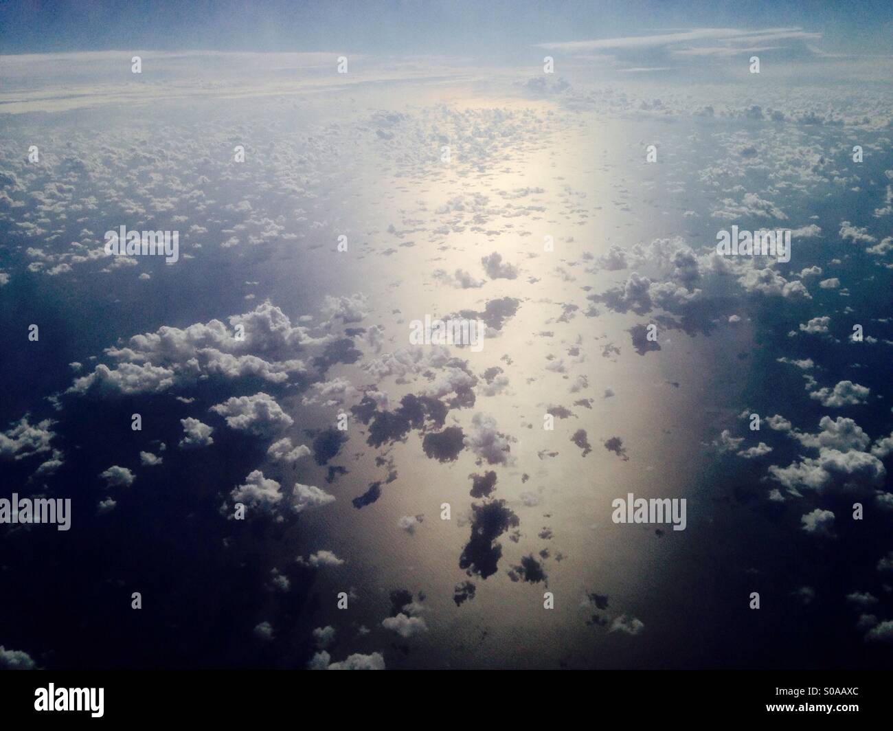 Ocean from plane window hi-res stock photography and images - Alamy