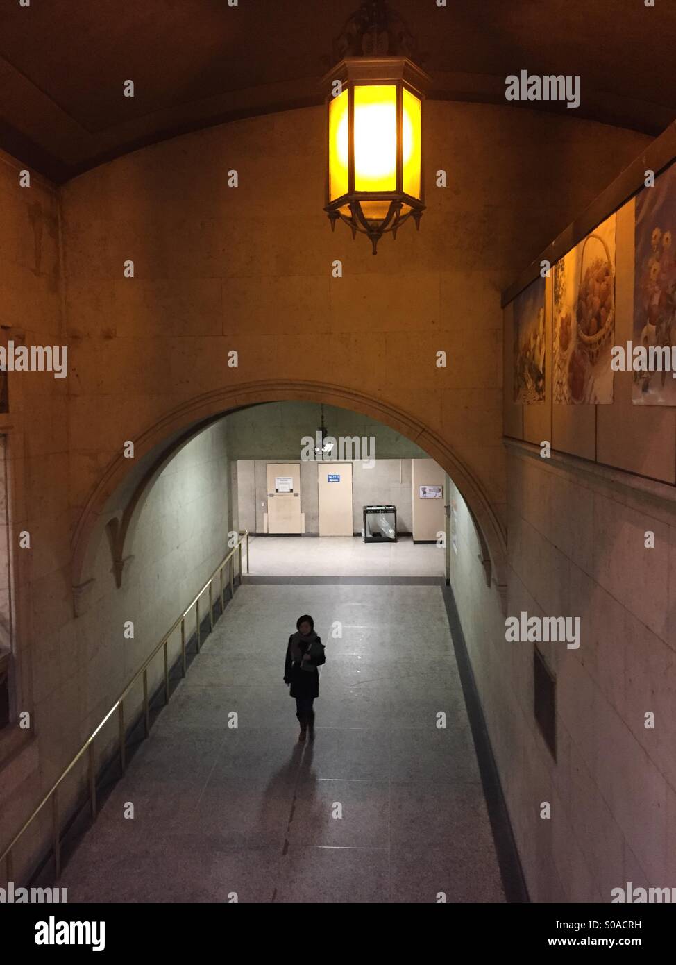 Pedestrian walkway inside Union Station in Toronto Stock Photo - Alamy
