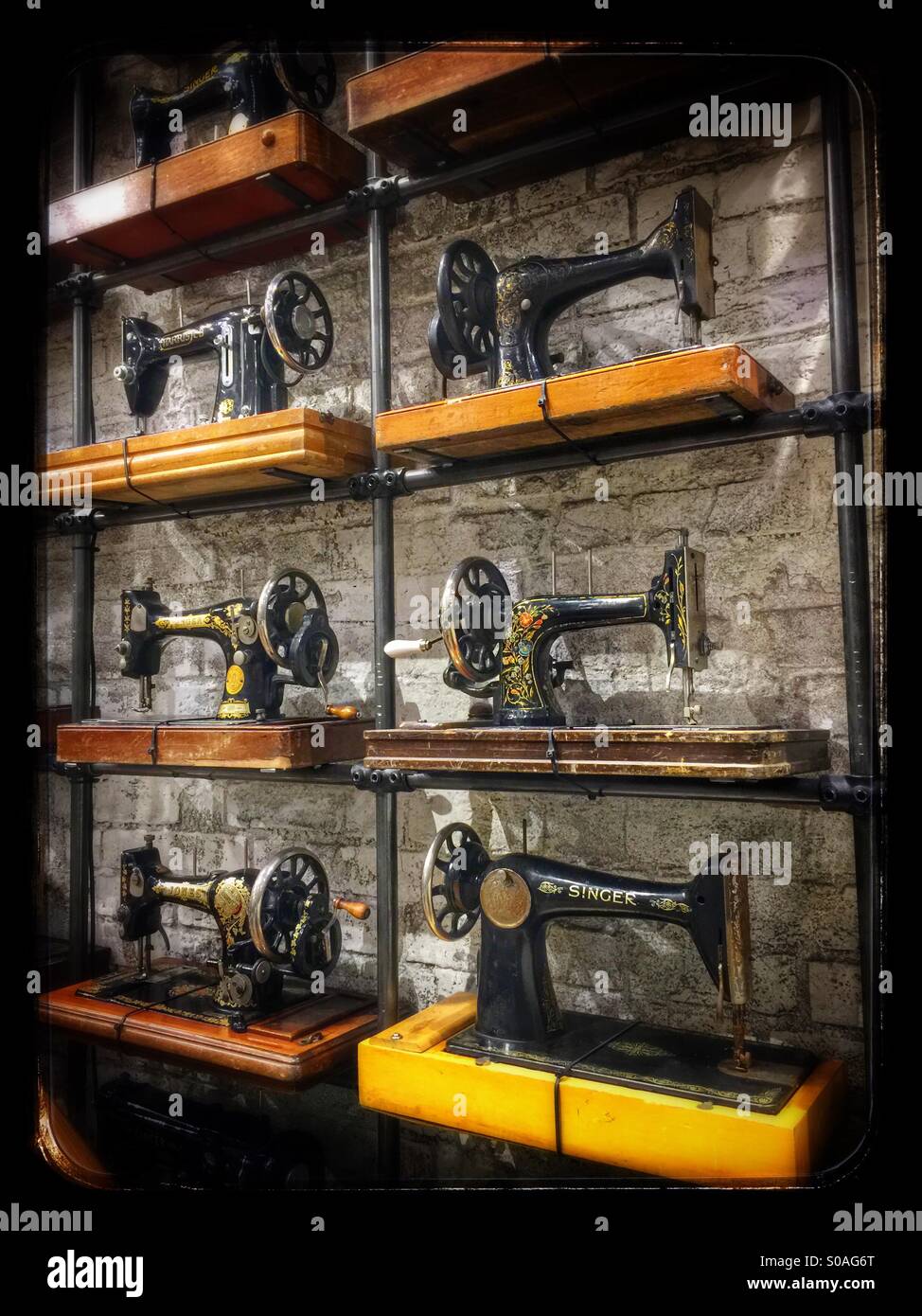 Antique sewing machines Stock Photo - Alamy