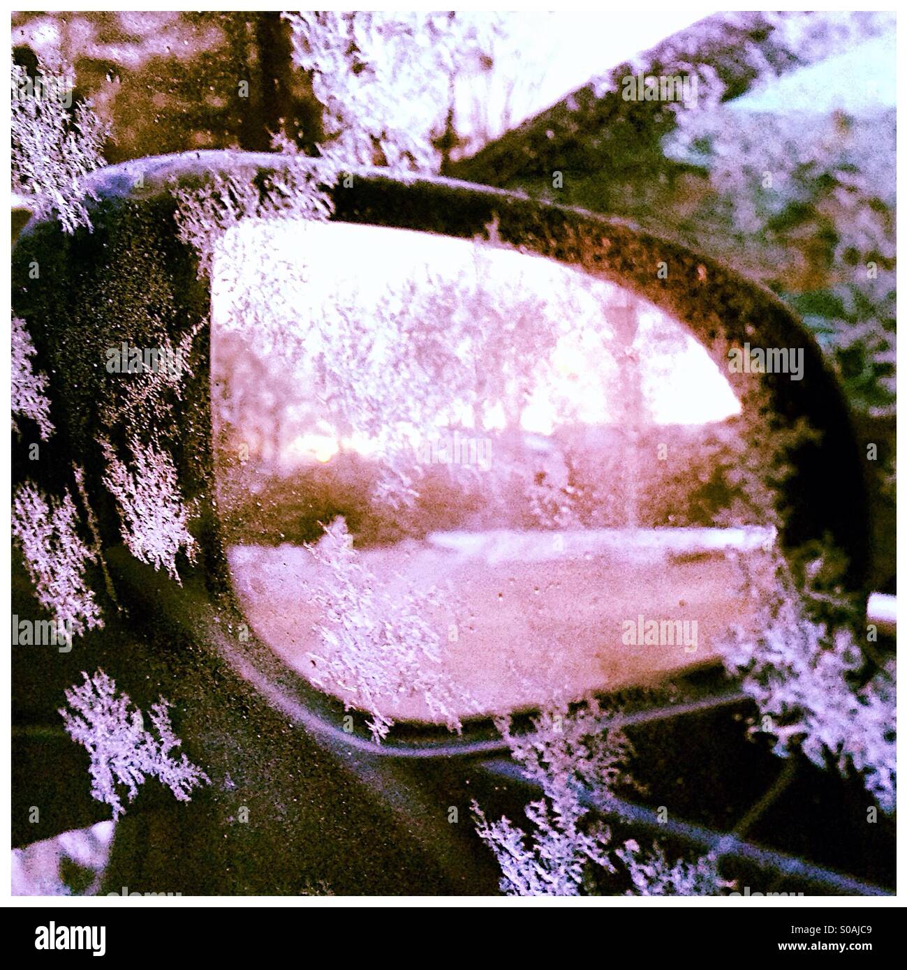 Window covered in frost hi-res stock photography and images - Alamy